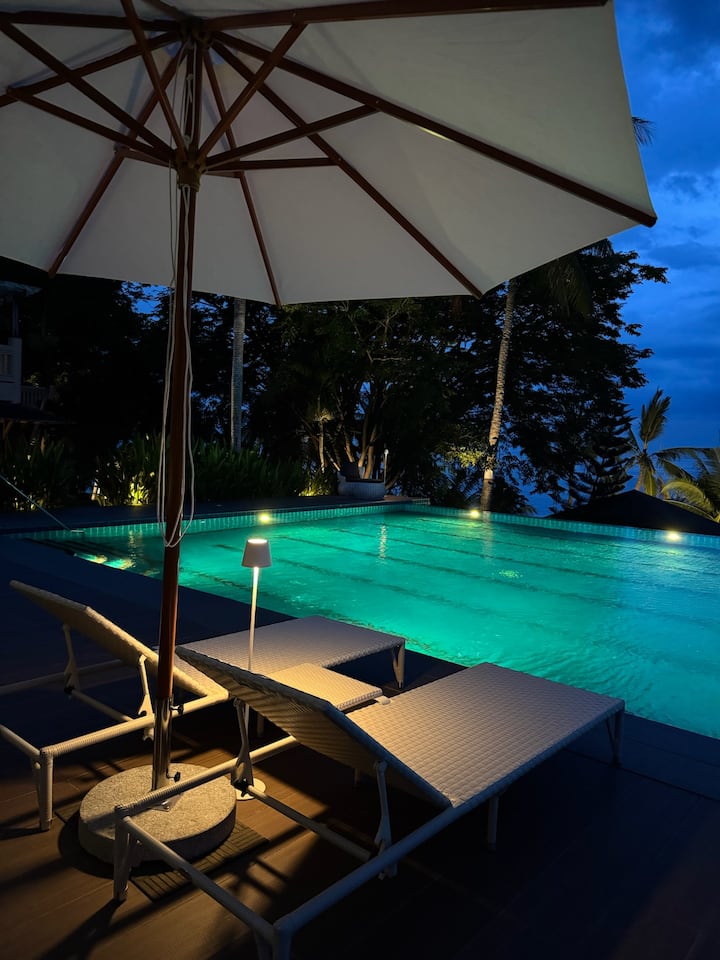 Premier Family Room For 4 | Poolside +Beach Access - San Remigio