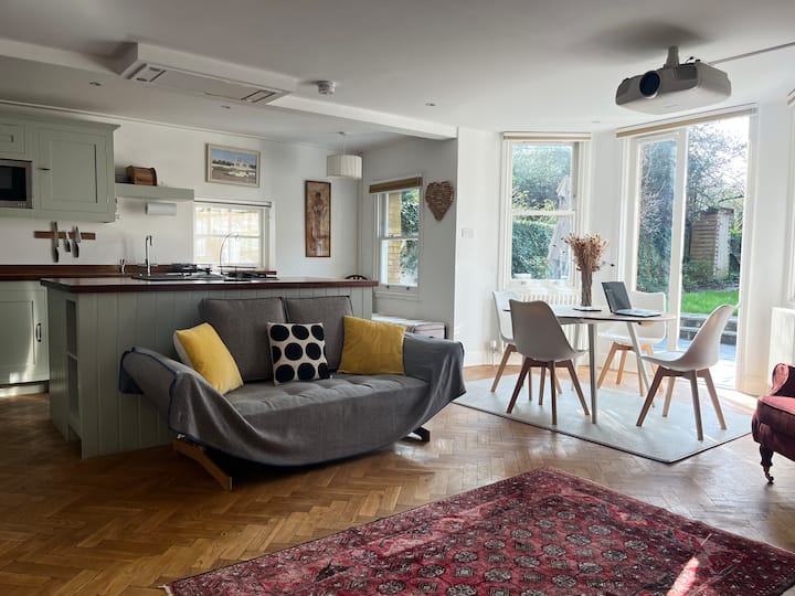 Spacious Victorian Garden Flat With Home Cinema - Bloomsbury