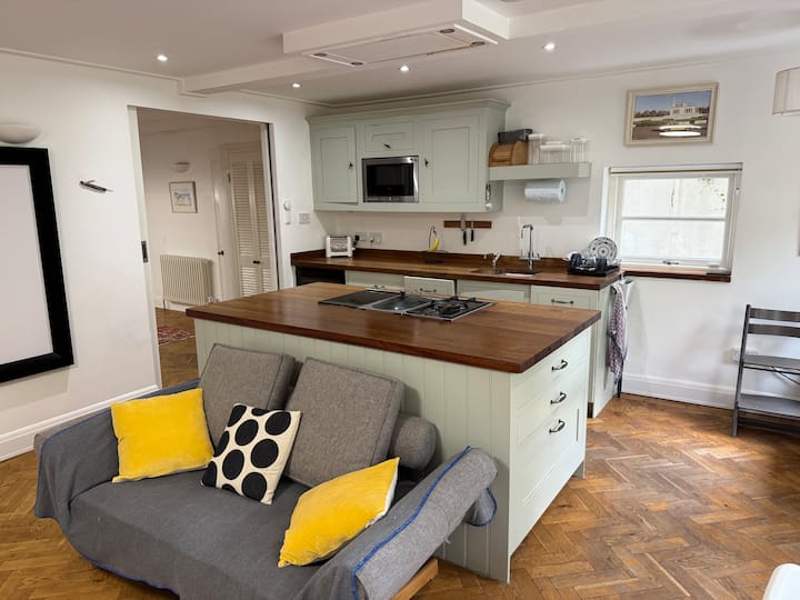 Beautiful Garden Flat With Home Cinema - Camden, NJ