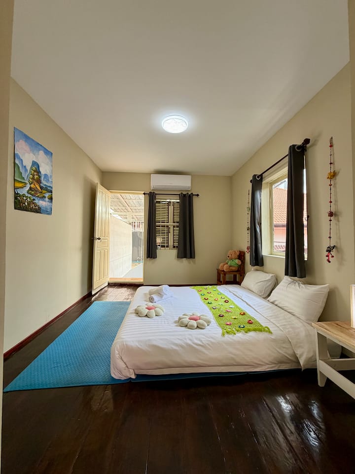 Peaceful Local 2 Story Town House - 65mbps Wifi! - Vientiane