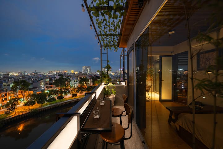 Skyview 2-br Penthouse • River & City Lights - Ciudad Ho Chi Minh