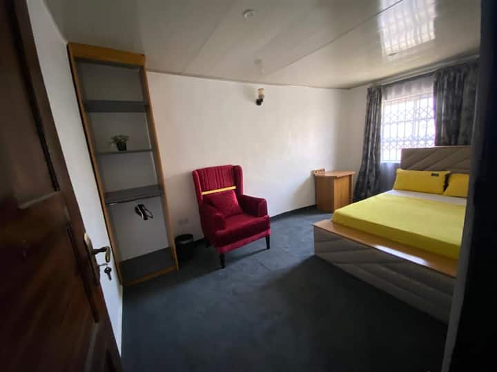 The Pelican 1: Solared Comfy Apartment Near Juth - Jos