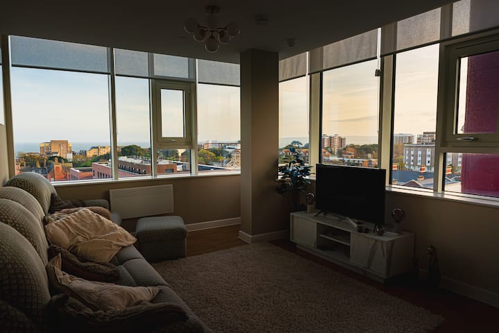 Akoya - Beautiful Sea View Apartment - Bournemouth