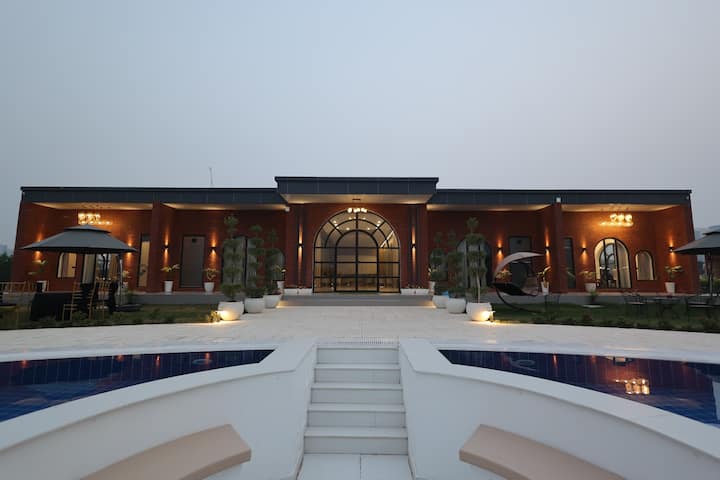 Tropical Palms - Located In The Heart Of City - Gurugram