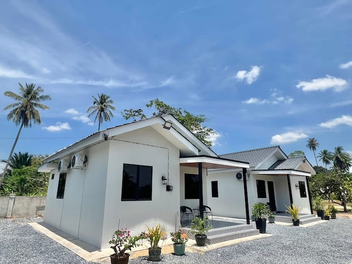 Rumah Ana, Homestay Baansuan With Pool - Kaki Bukit
