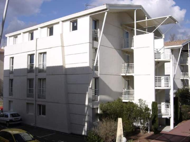 Studio Climatisé Avec Parking, Proximité Remparts. - Avignon