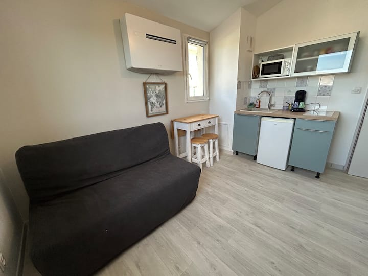 Studio Climatisé Avec Parking, Proximité Remparts. - Avignon