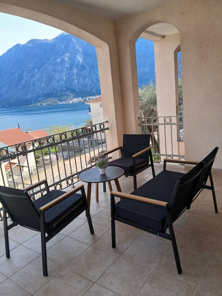 Villa With Sea View, Garden, Private Parking - Kotor
