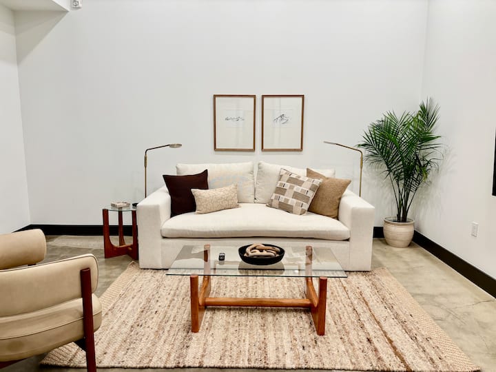 Spacious Designer Loft Apartment W/gym Access - Tulsa, OK