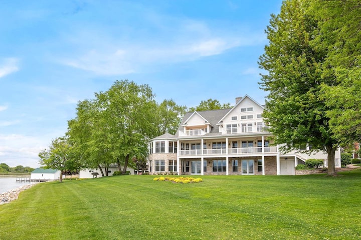 Expansive Luxury At The Waterfront On Green Lake - Green Lake, WI
