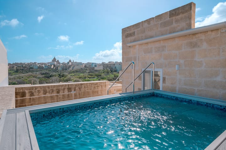 Stunning 350-year-old Home With Roof Splash Pool - Malta