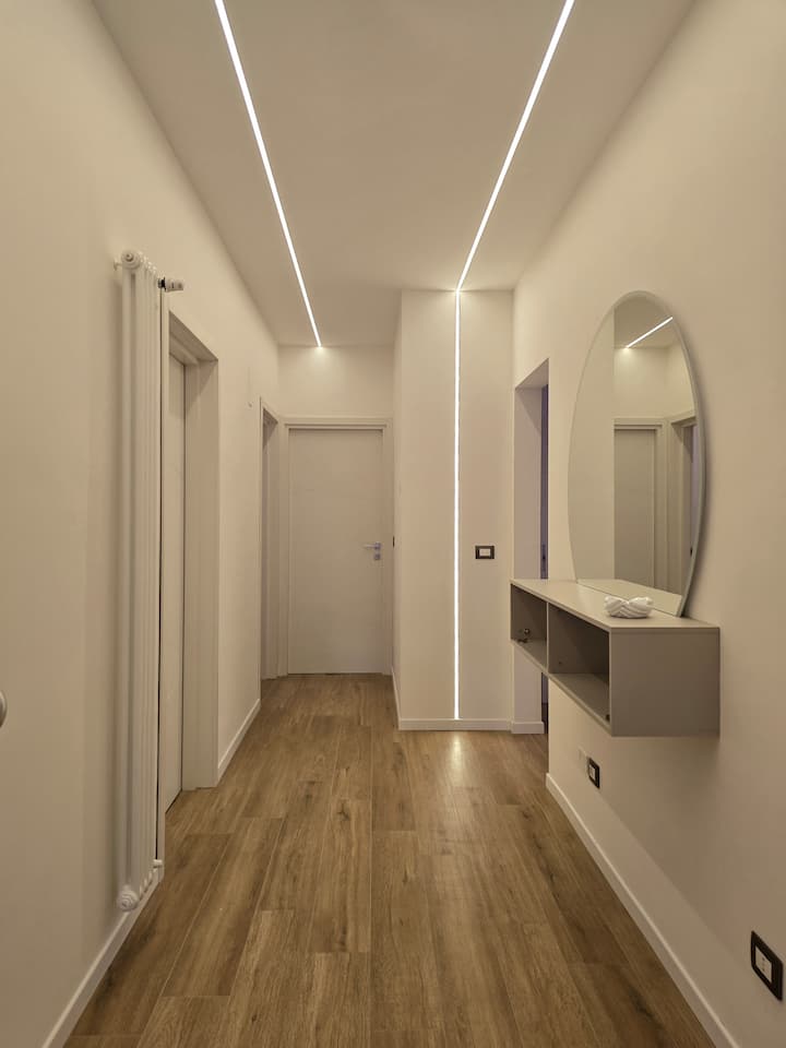 Central Chic Apartment - Imola