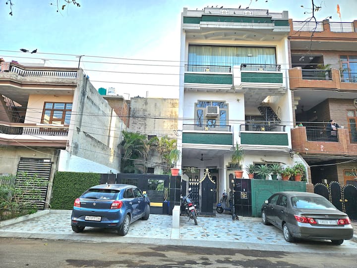 Ideal For 10:garden Parties, Long Stays &4br Bliss - Ludhiana
