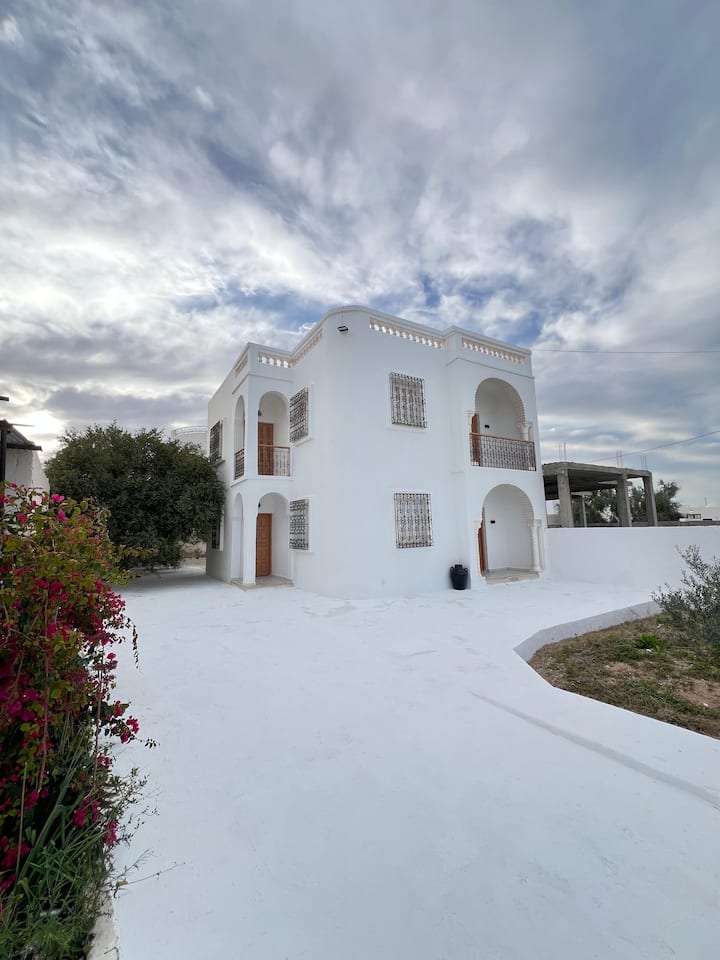Villa S3 Lumineuse à Deux Pas De La Plage - Zarzis