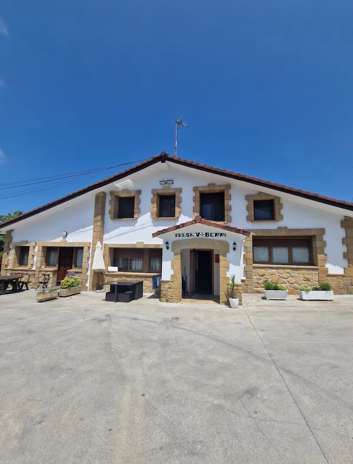 Apartamento Dúplex Con Parking Y Jardín Privado - Usurbil