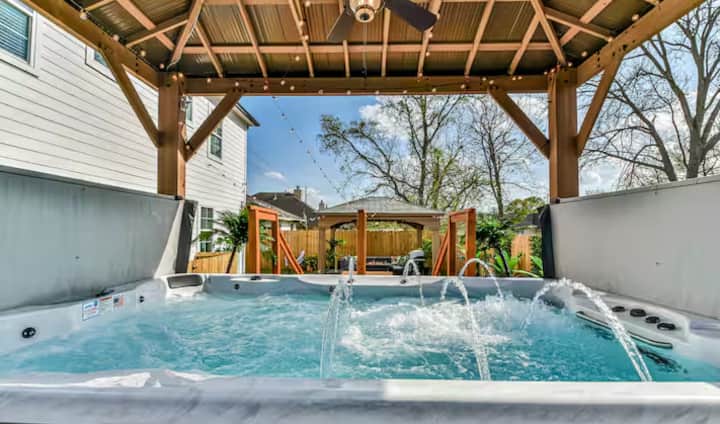 Houston Retreat| Sleeps 16+ | 5 Min To Nrg - Houston, TX