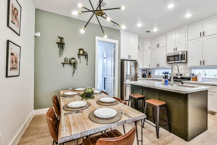 Spacious Houston Retreat|swim Spa & Outdoor Lounge - Houston, TX