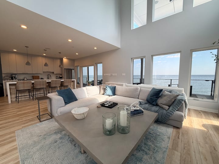 Luxury Chesapeake Bayfront Home W/ Private Beach - Driftwood Beach, Lusby