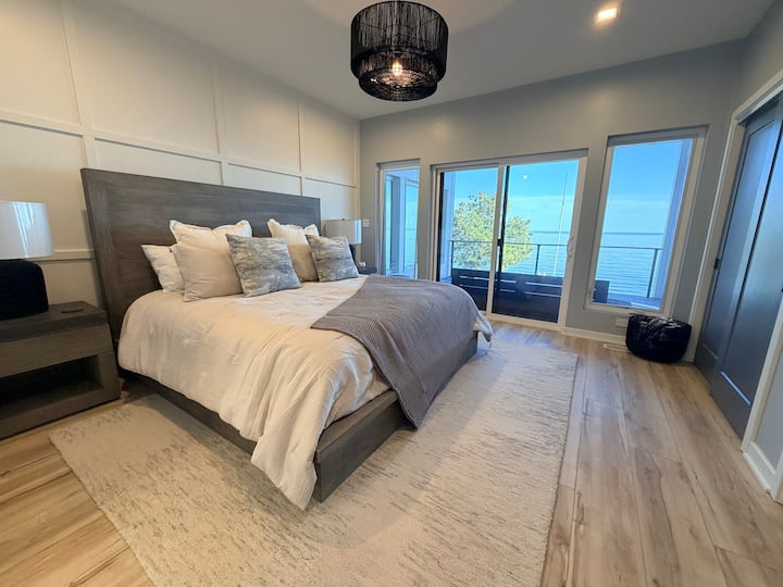 Luxury Chesapeake Bayfront Home W/ Private Beach - Lusby, MD