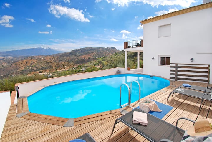 Deliciosa Villa-privacidad Total-vistas-piscina - Colmenar