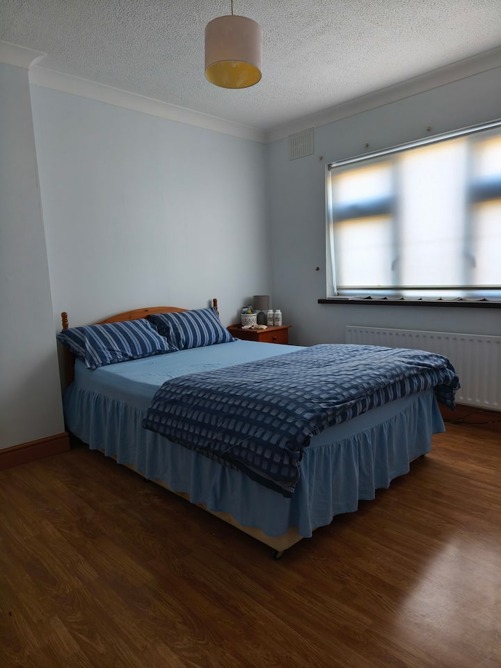 Bedroom Available - Ashbourne