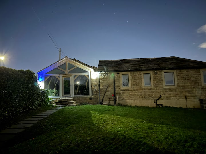 Large 4-bed Modern Barn With Beautiful Views. - Leeds