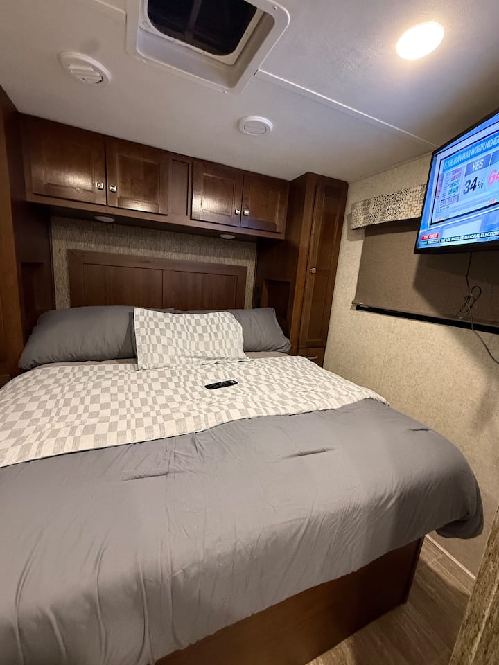 Cozy Comfort & Convenience: Sunseeker Rv Getaway - Rochester, NY