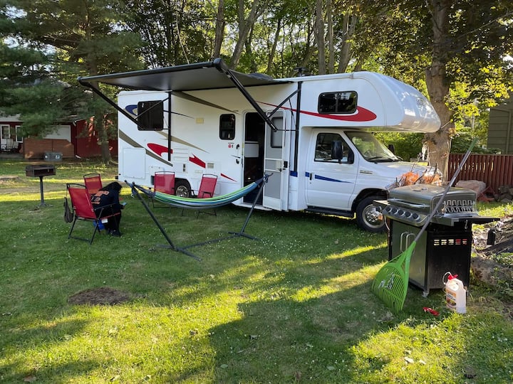 Cozy Comfort & Convenience: Sunseeker Rv Getaway - Rochester, NY