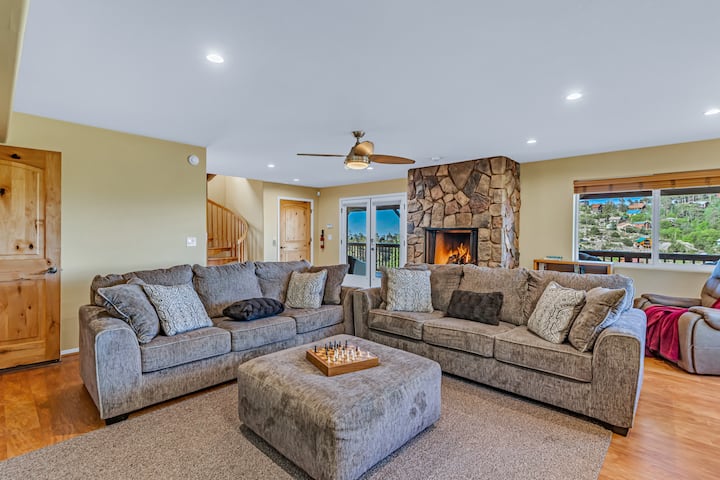 Large Family Cabin W/ Views & Starlink - Mount Lemmon, AZ