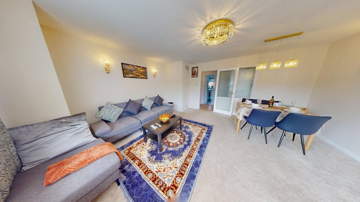 Stylish 2br Reading Gem | Free Parking |Wi-fi - Reading