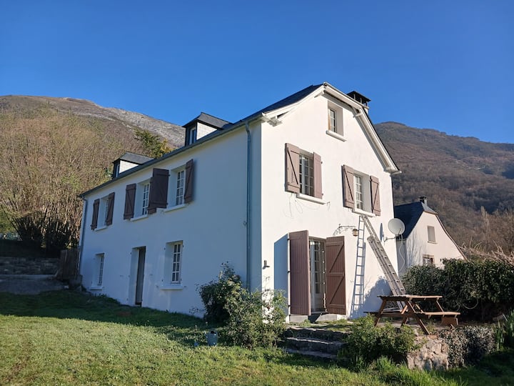 Large Home And Garden In Mountain Village - Argelès-Gazost