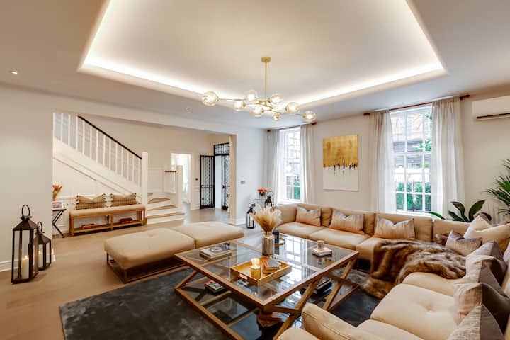 Spacious Chelsea 8br Home W/ Patio & Large Dining - Barnet