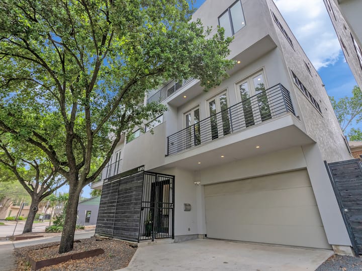 Spacious 3-story Home • Wifi • Workspace • Parking - Bellaire, TX