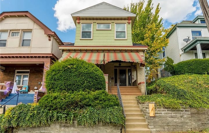 Nice 3 Bedroom Under 10 Mins To Heinz Field. - Pittsburgh, PA