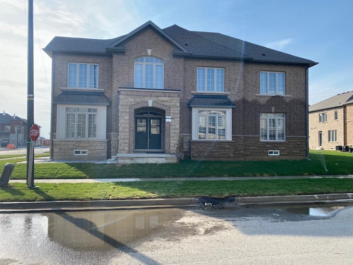Spectacular Airbnb Is Your Own Home Away From Home - Brampton