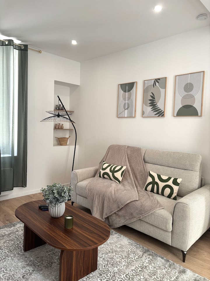 L’écrin Vert – Spacieux, Terrasse & Centre à Pied - Nîmes