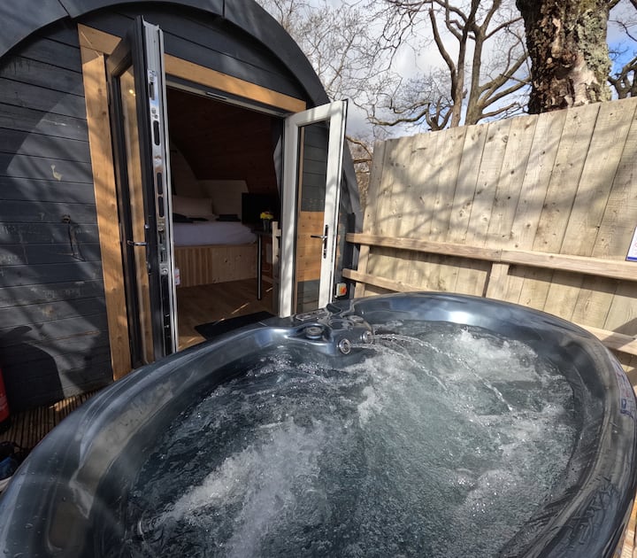 The Ash Cabin & Hot Tub - Dog Friendly - North Wales