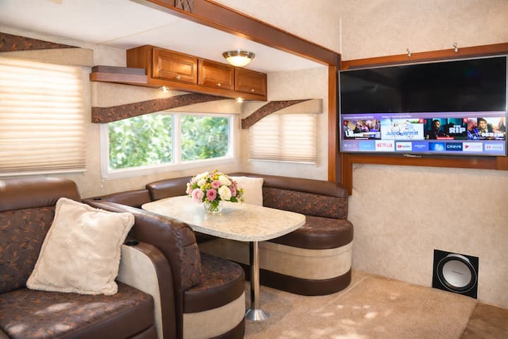 Private Waterfront Rv Retreat For A Peaceful Stay - Sicamous