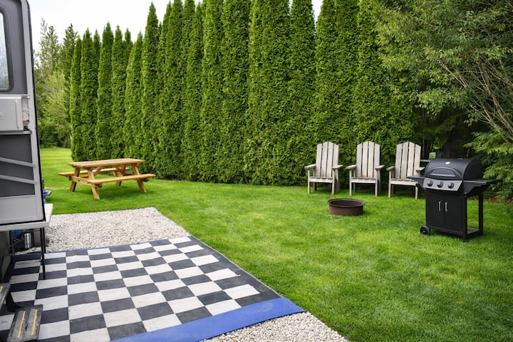 Private Waterfront Rv Retreat For A Peaceful Stay - Sicamous