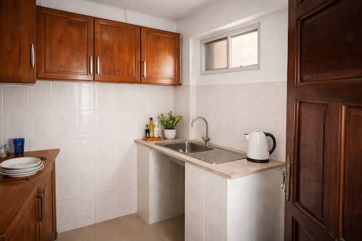 Vibrant Main Road 2 Bedroom House - Kinshasa