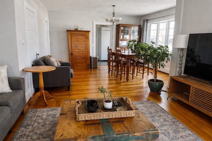 Cozy Historic Farmhouse On A Regenerative Farm - Boulder, CO