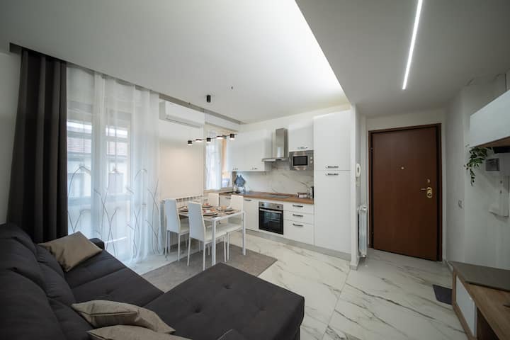 Luminoso Bilocale Vicino Al Confine Svizzero - Varese