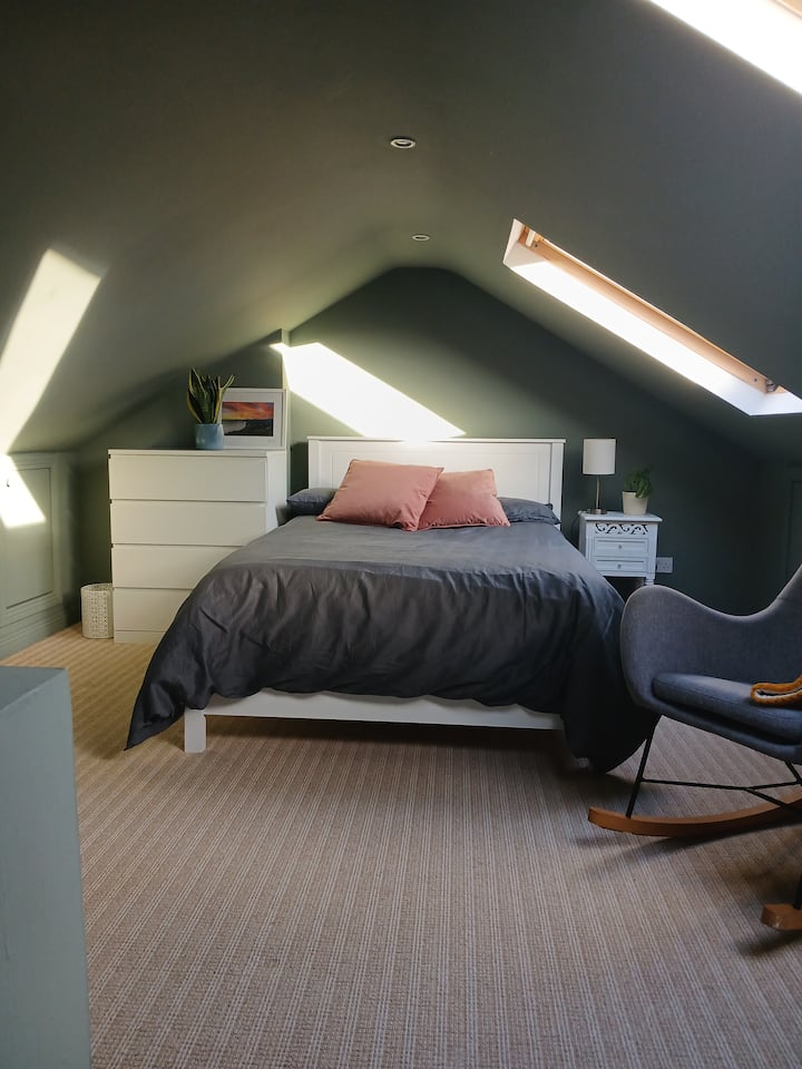 Cosy Attic Space With Mountain Views! - Bray