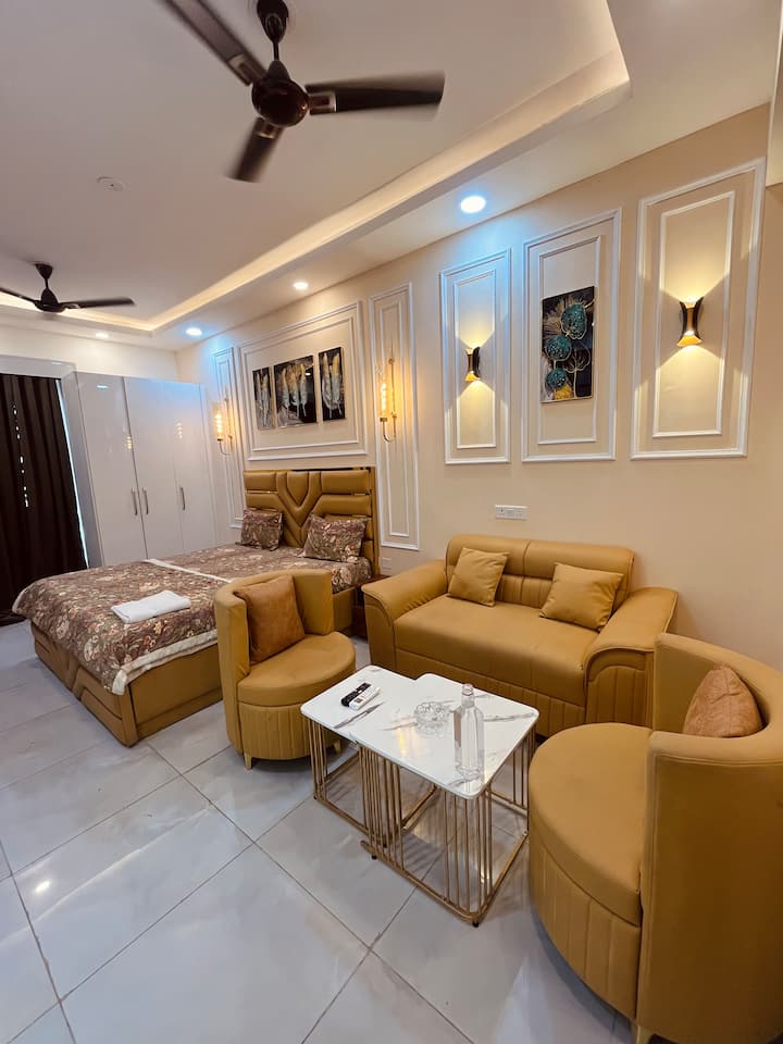 Stay With Cozy - Noida