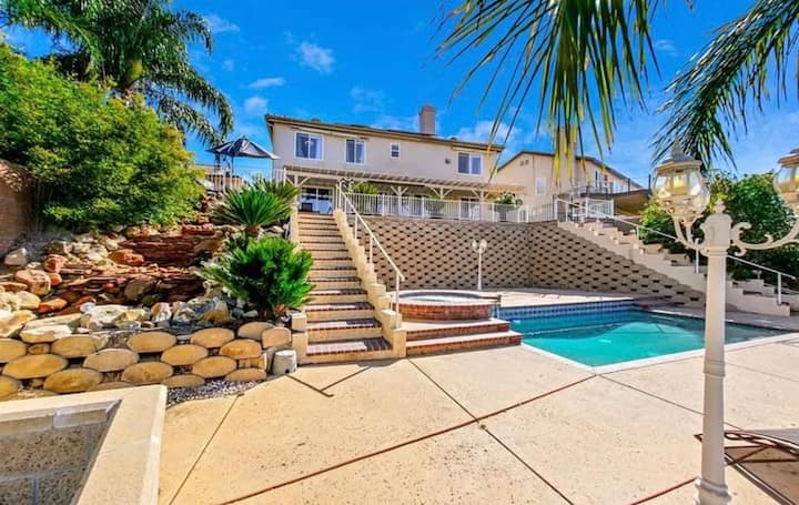 Lakeview Luxury Estate - Lake Elsinore, CA