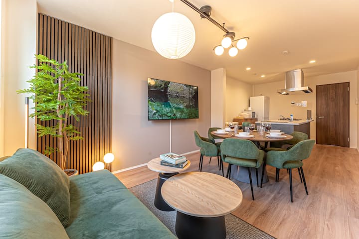 名古屋駅まで車で5分｜緑と木の温もり広がる新築ヴィラ貸切｜最大11名・駐車場付 - Nagoya