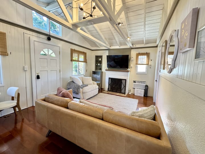 Laguna Cottage – Walk Everywhere + Garden Oasis - Laguna Beach, CA