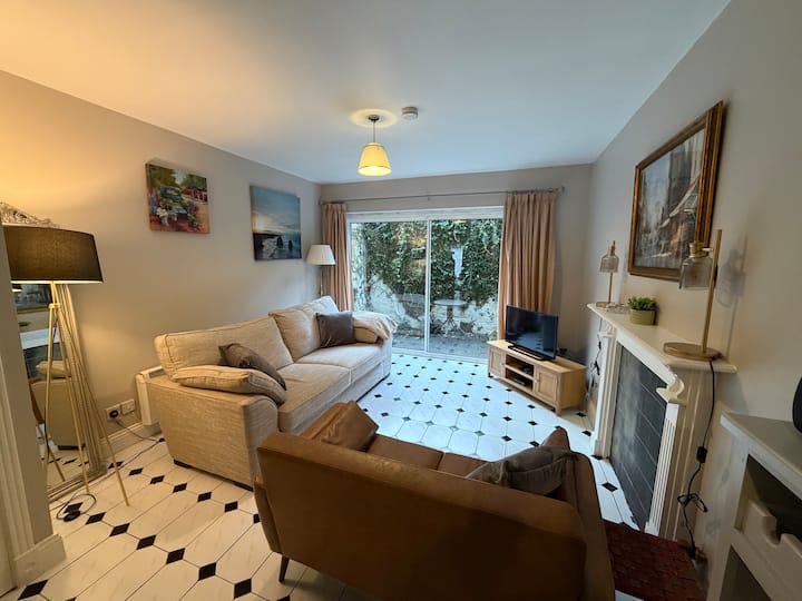 Eyre Square Stylish Apartment - Galway