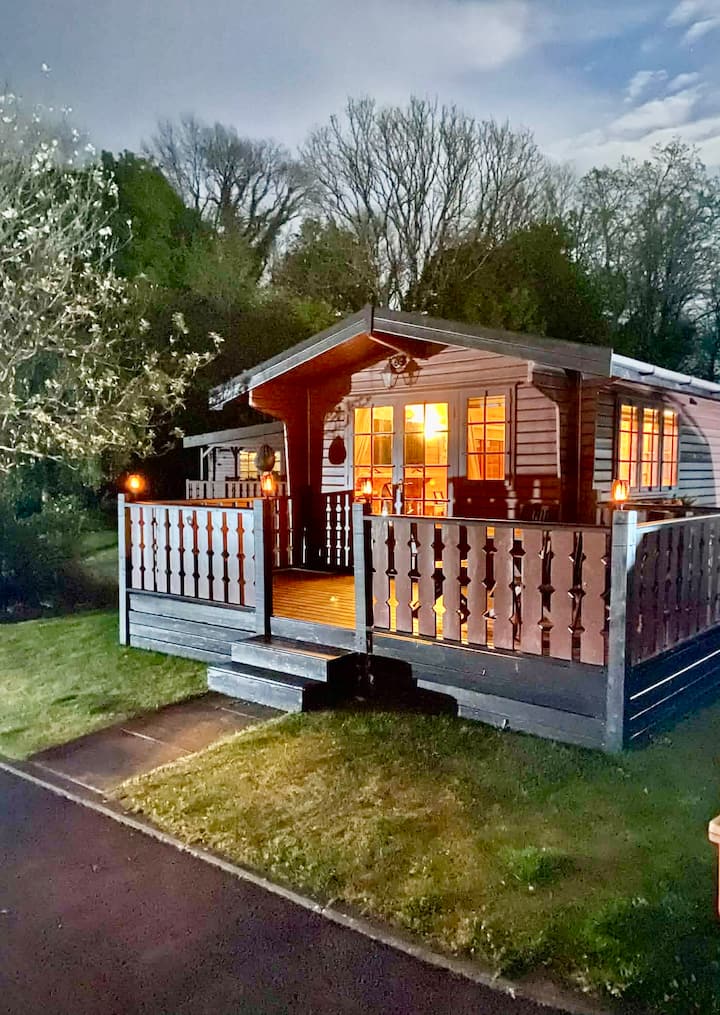 Tranquil, Dog Friendly Cabin On The Coast - Tenby