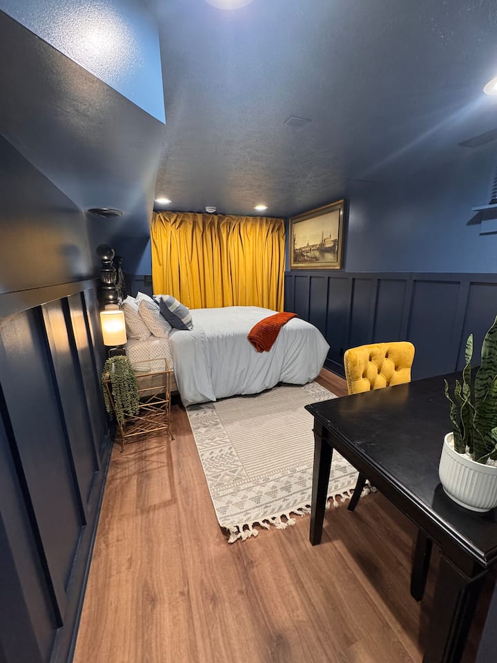 Benson Bunny Den - Blue - Omaha, NE